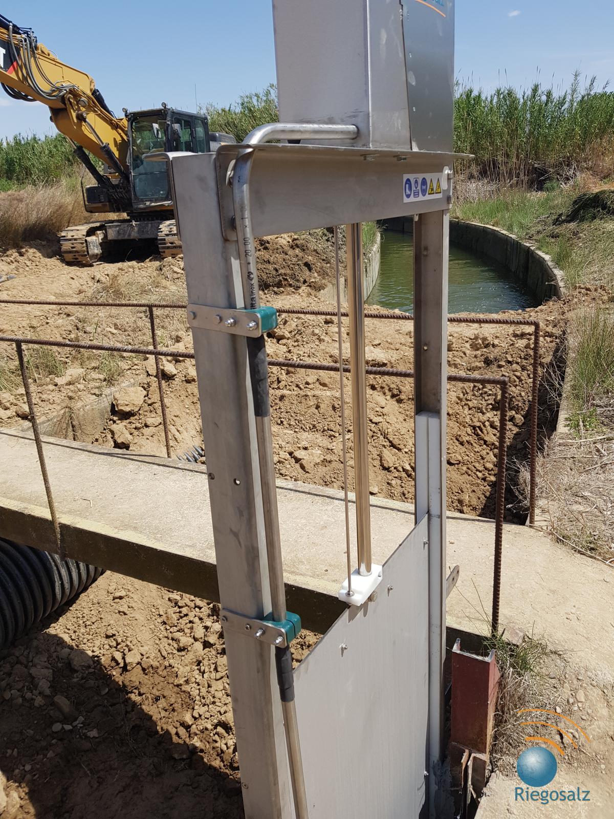 Instalación de una compuerta Ziquilink en la Presa de Pina